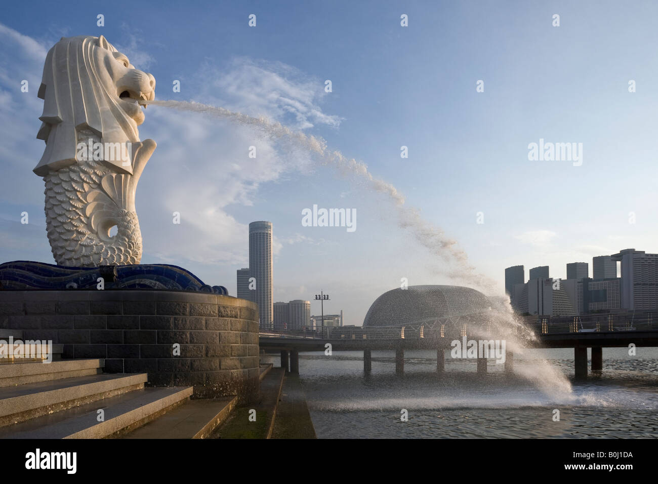 Merlion Fountain in Singapore Harbour Stock Photo - Alamy