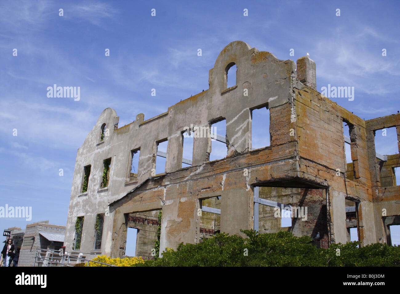 an old run down building Stock Photo - Alamy