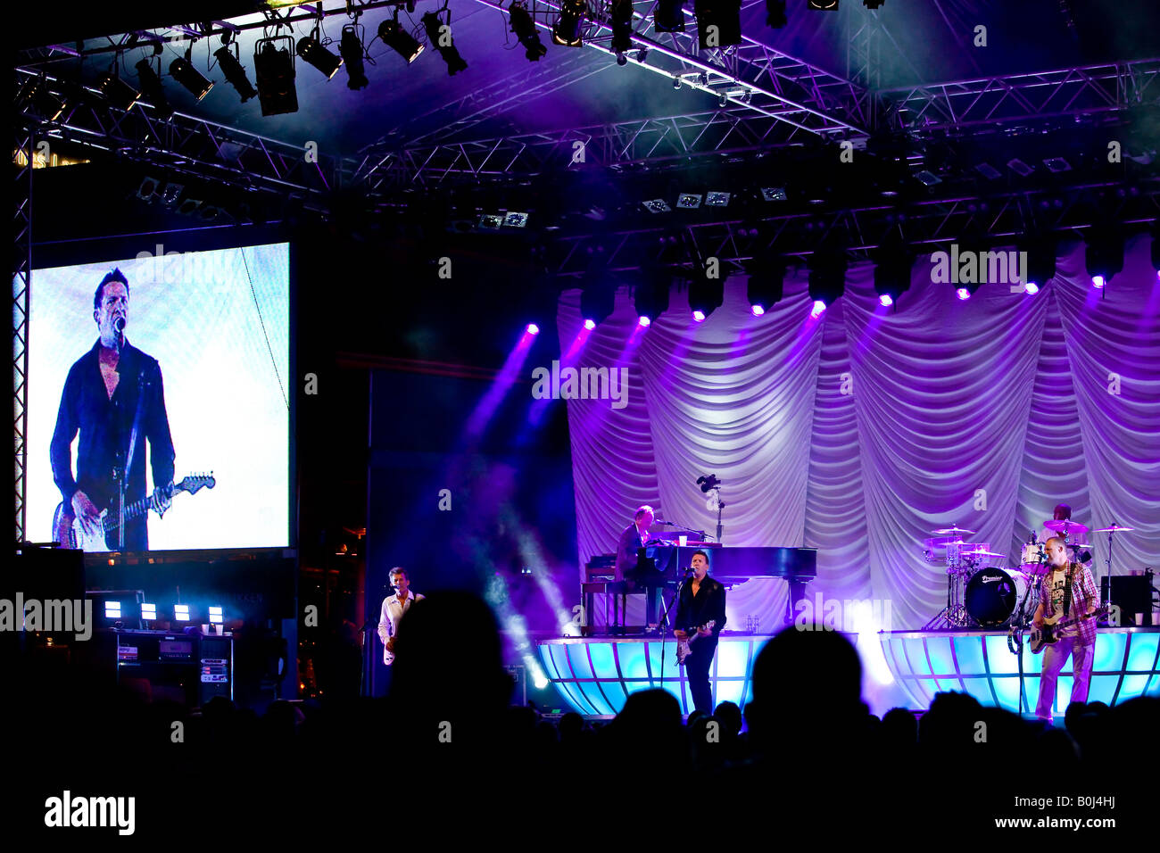 Colourful concert hi-res stock photography and images - Alamy