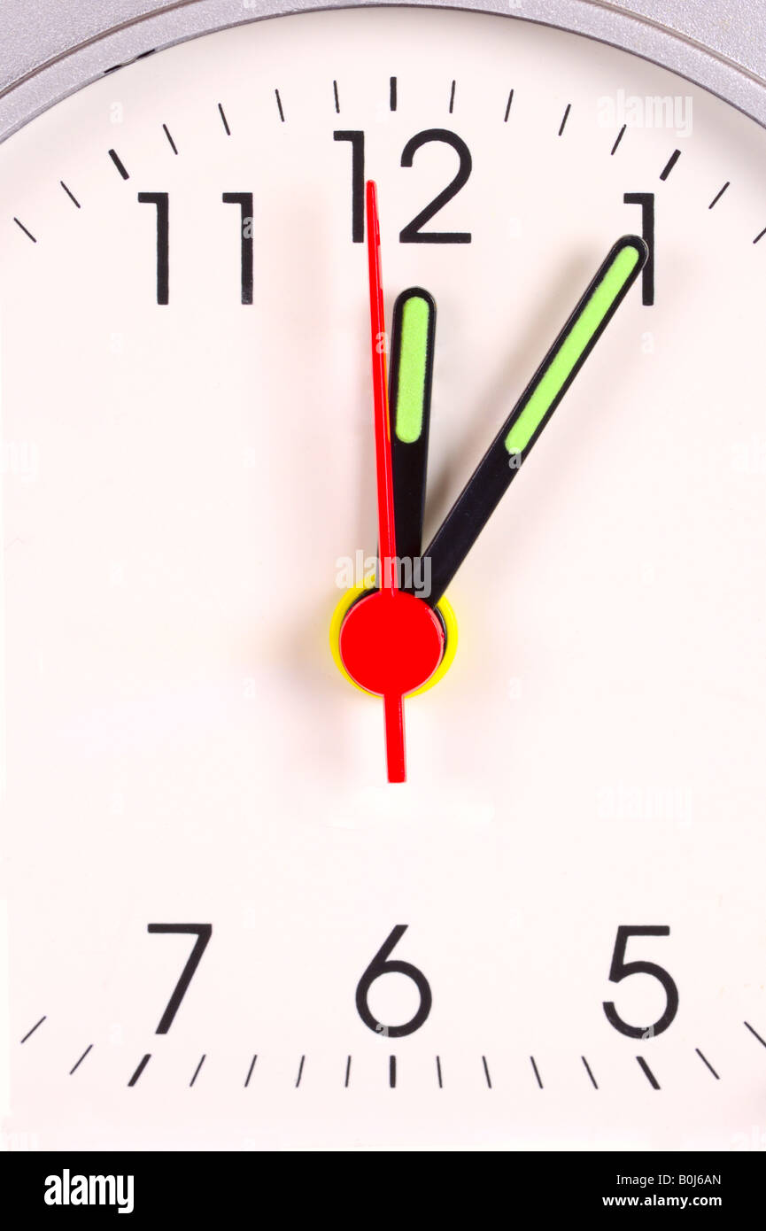 Five minute clock hi-res stock photography and images - Alamy