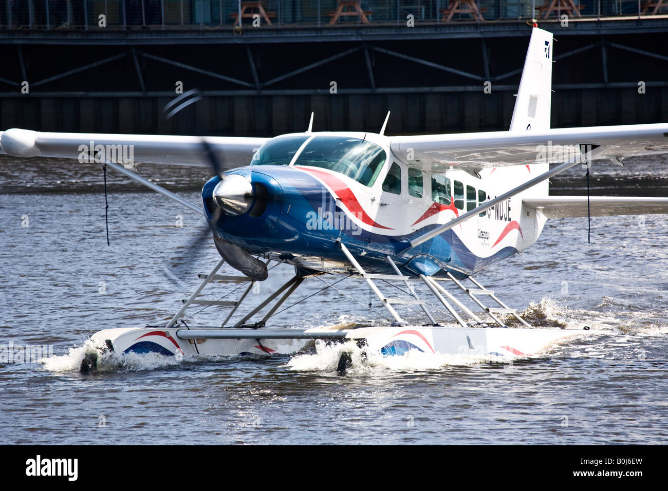 Cessna caravan float plane flying hi-res stock photography and images ...