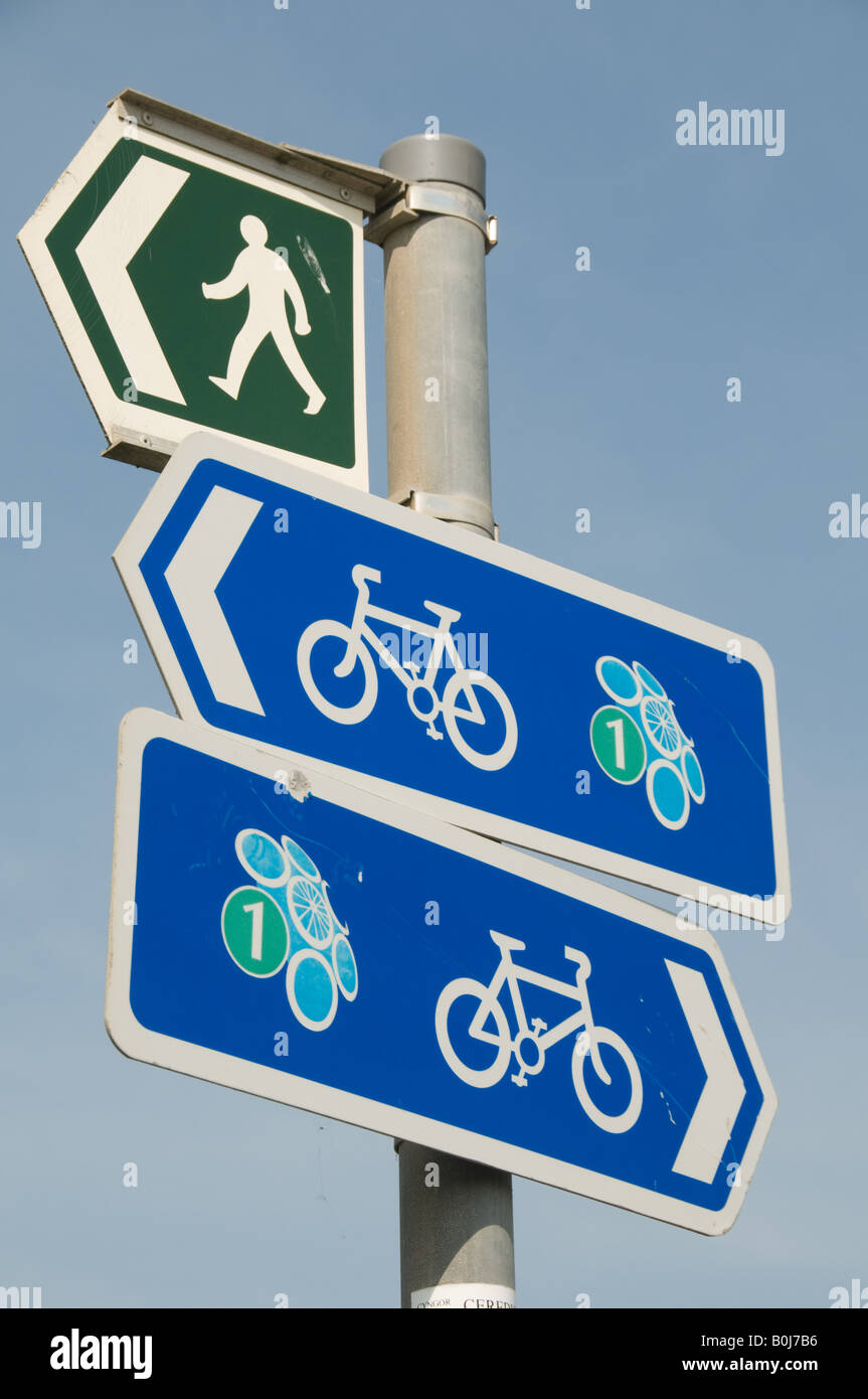National cycle route 1 sign hi-res stock photography and images - Alamy
