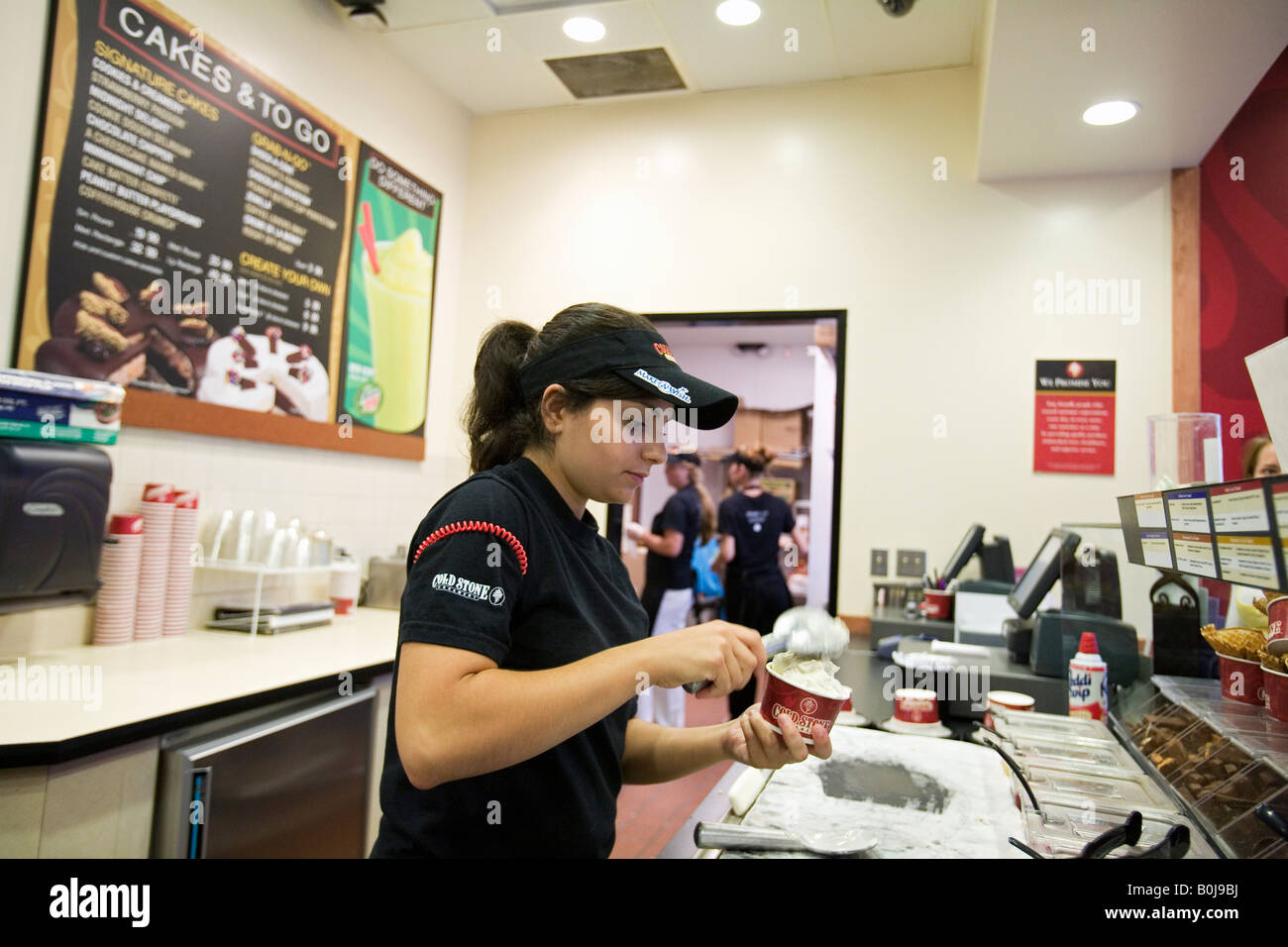 Grosse Pointe Michigan Samantha Dabain 18 prepares ice cream for a ...
