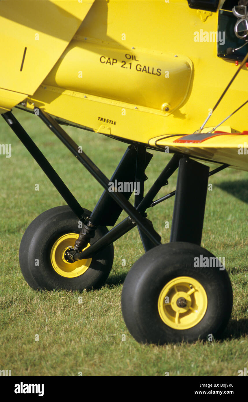 Landing gear hi-res stock photography and images - Alamy