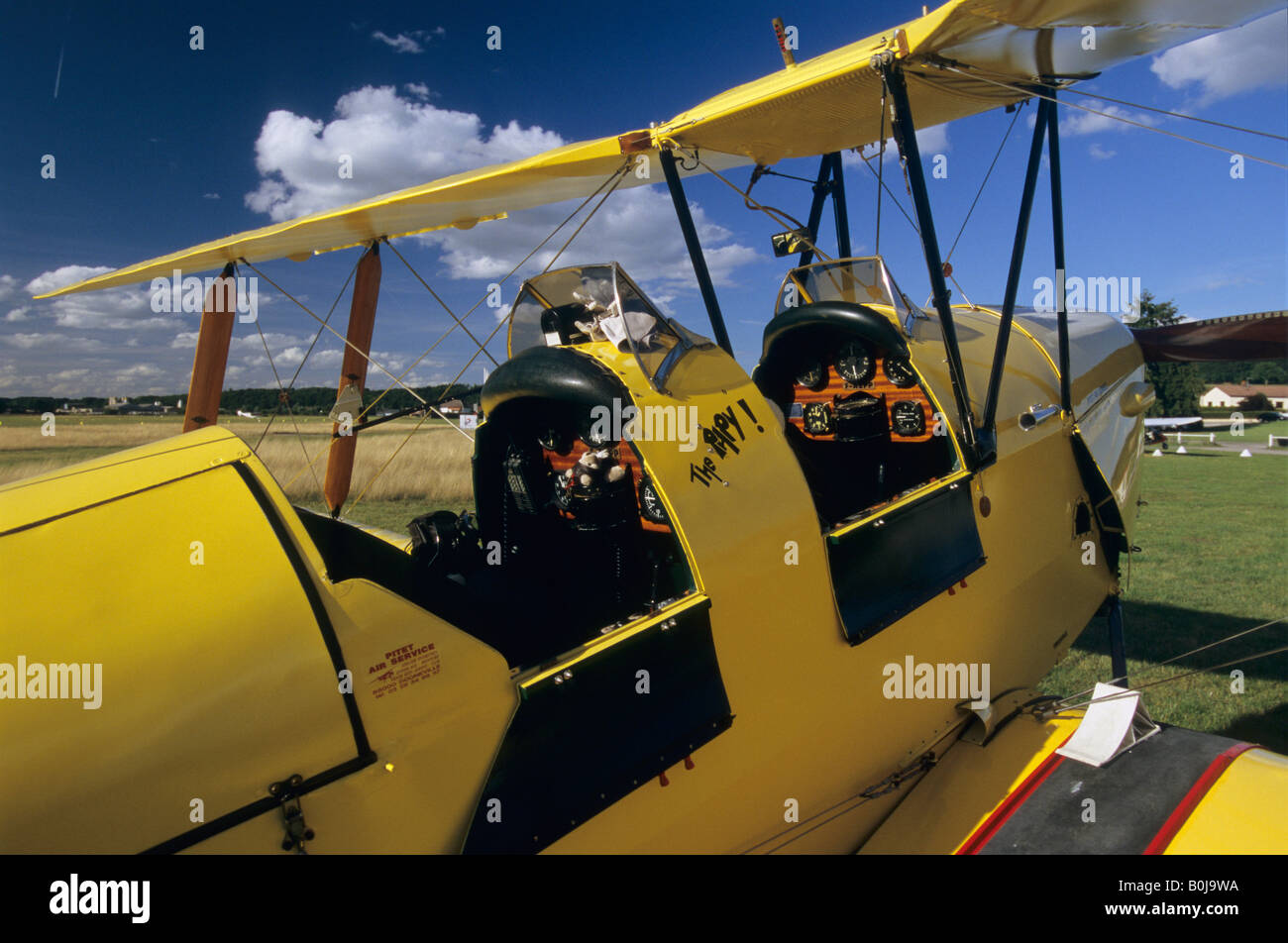 Tiger moth cockpit hi-res stock photography and images - Alamy