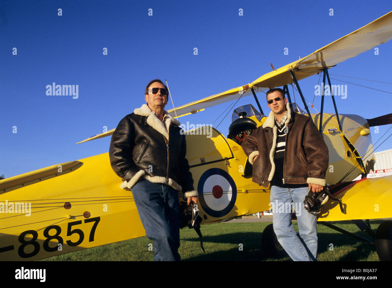 Two pilots plane hi-res stock photography and images - Alamy