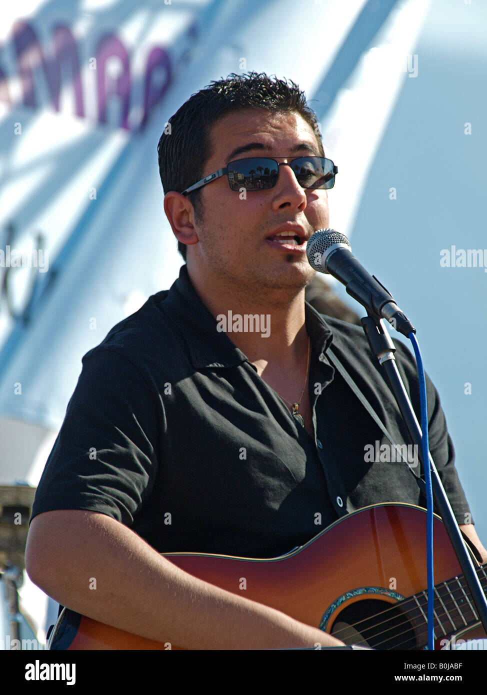 Male vocal group hi-res stock photography and images - Alamy