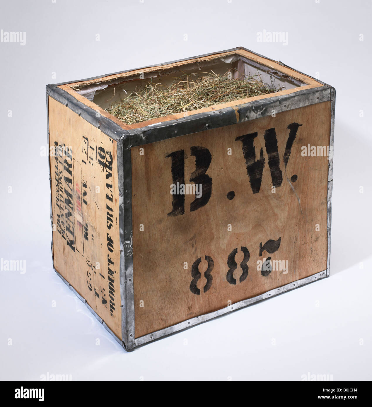 Old tea chest hi-res stock photography and images - Alamy