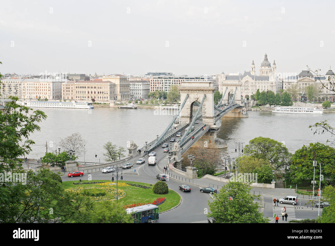 Széchenyi lánchíd or Széchenyi Chain Bridge is a suspension bridge that ...