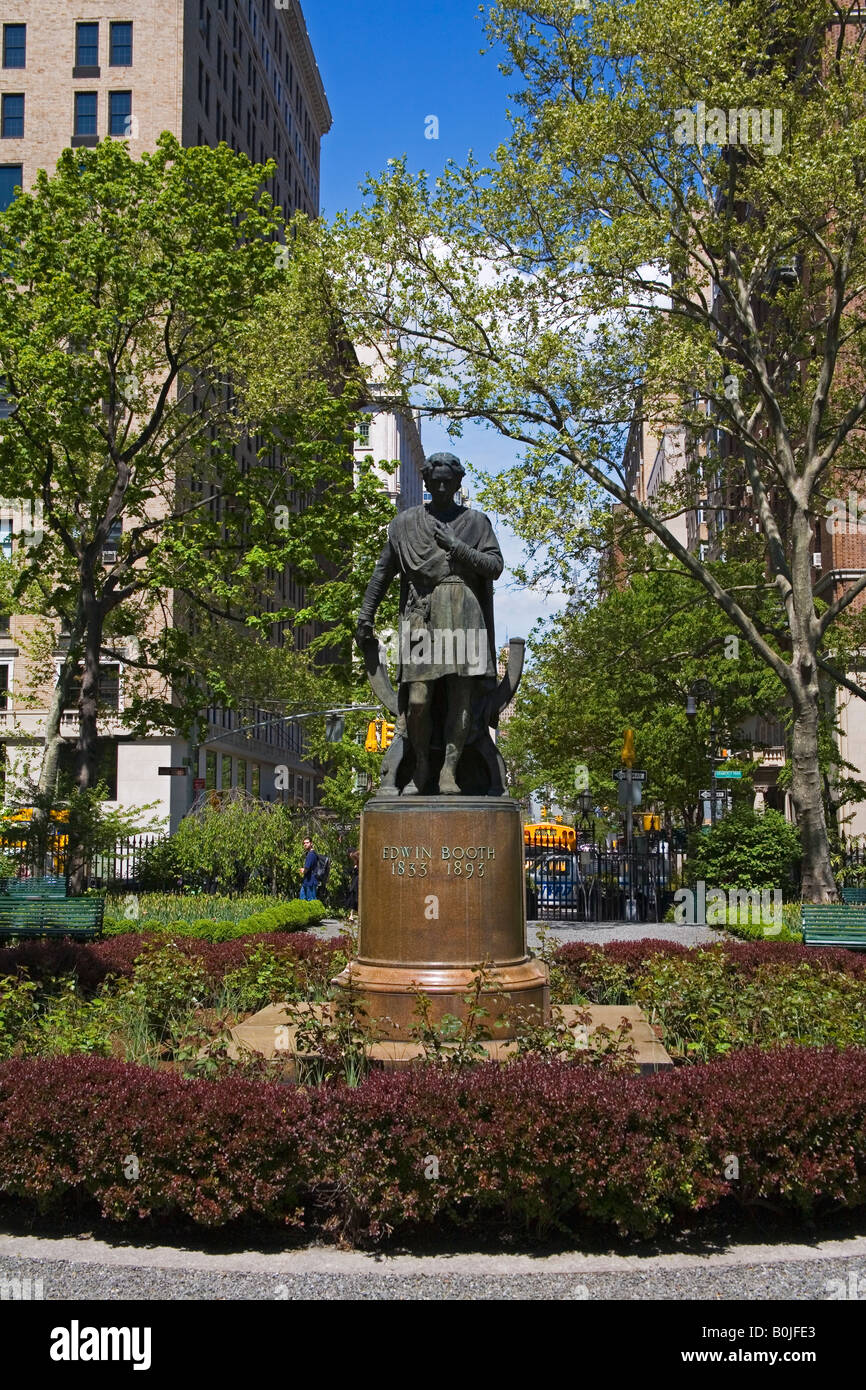 Edwin Booth Statue in Gramercy Park New York City New York USA Stock ...