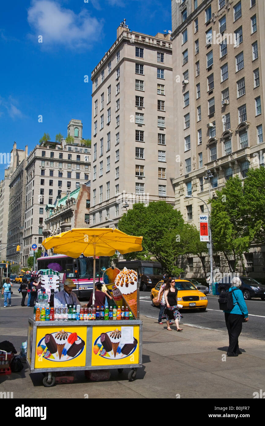 Vendor on 5th Avenue near Central Park Upper East Side New York City ...