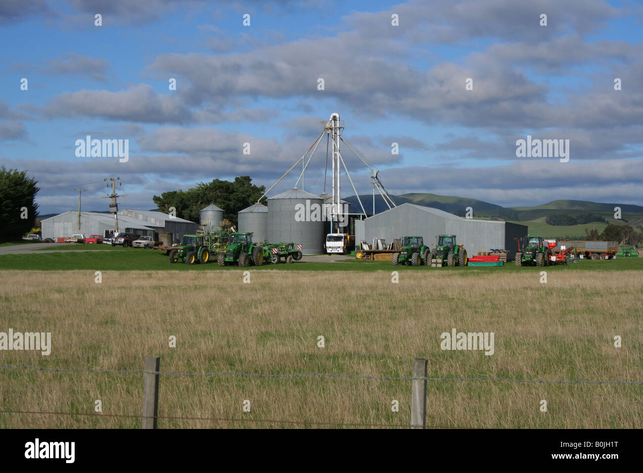 Modern farm buildings hi-res stock photography and images - Alamy