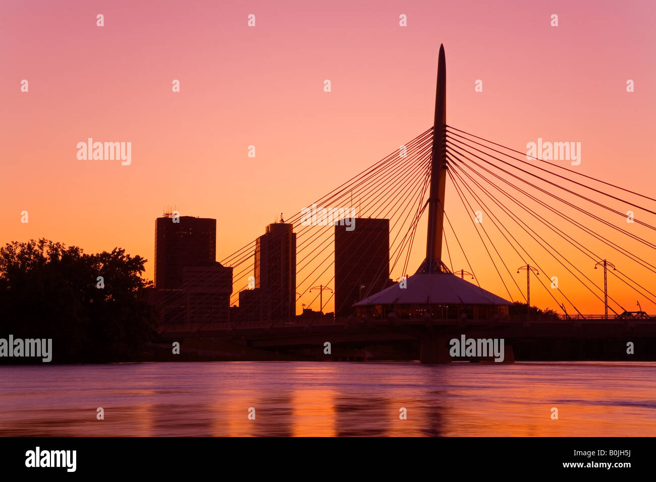 Red river winnipeg skyline hi-res stock photography and images - Alamy