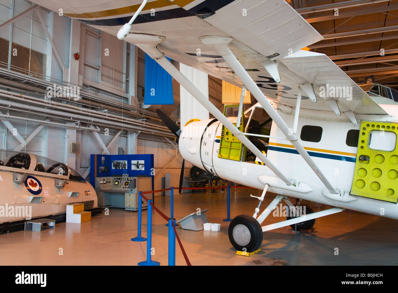 Air canada plane winnipeg hi-res stock photography and images - Alamy