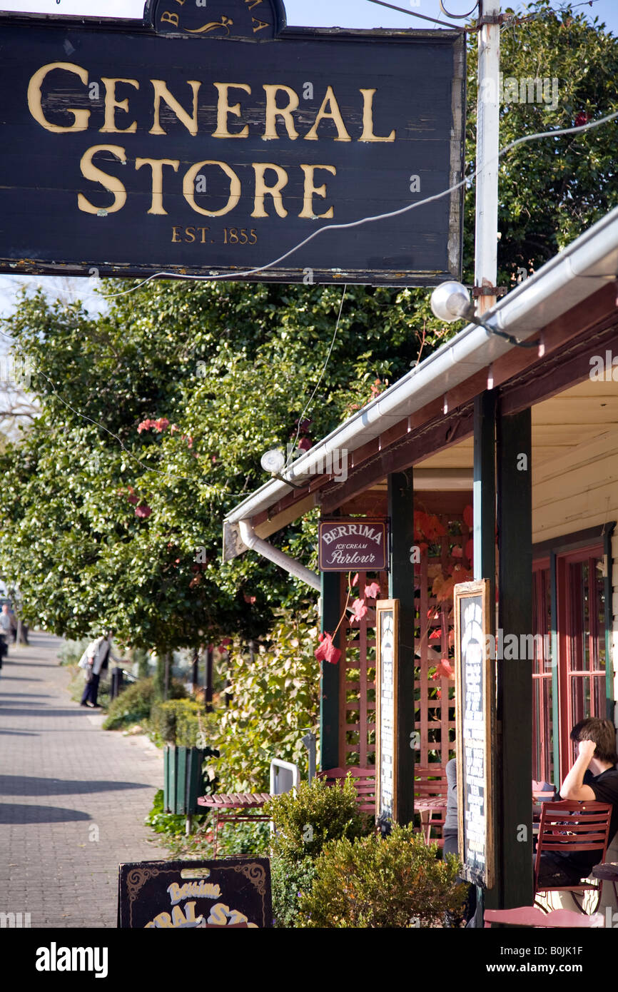 Old fashioned general store sign hi-res stock photography and images ...