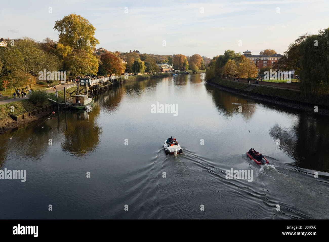 Richmond riverside boats hi-res stock photography and images - Alamy