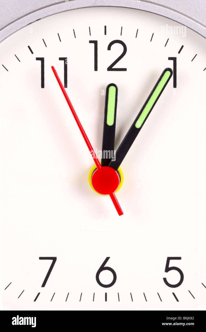 Five minute clock hi-res stock photography and images - Alamy