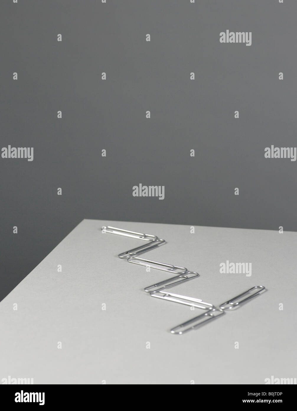 Chain of paper clips hi-res stock photography and images - Alamy