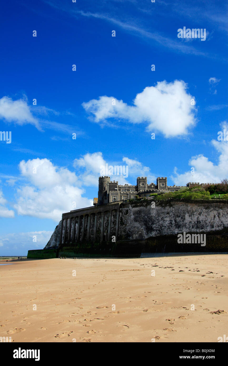 Kingsgate Bay and castle in Thanet, Kent, England Stock Photo - Alamy