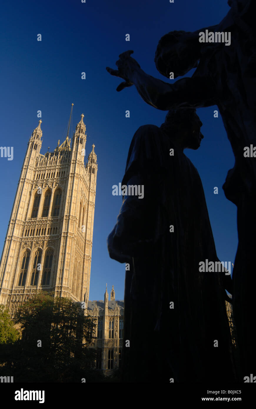 Statue in victoria tower gardens hi-res stock photography and images ...