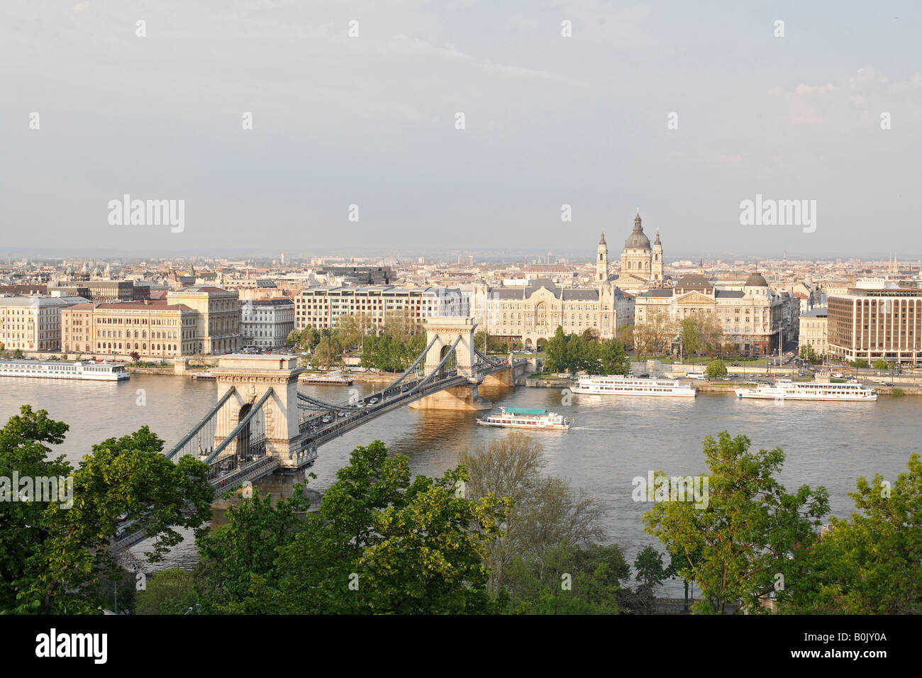 Széchenyi lánchíd or Széchenyi Chain Bridge is a suspension bridge that ...