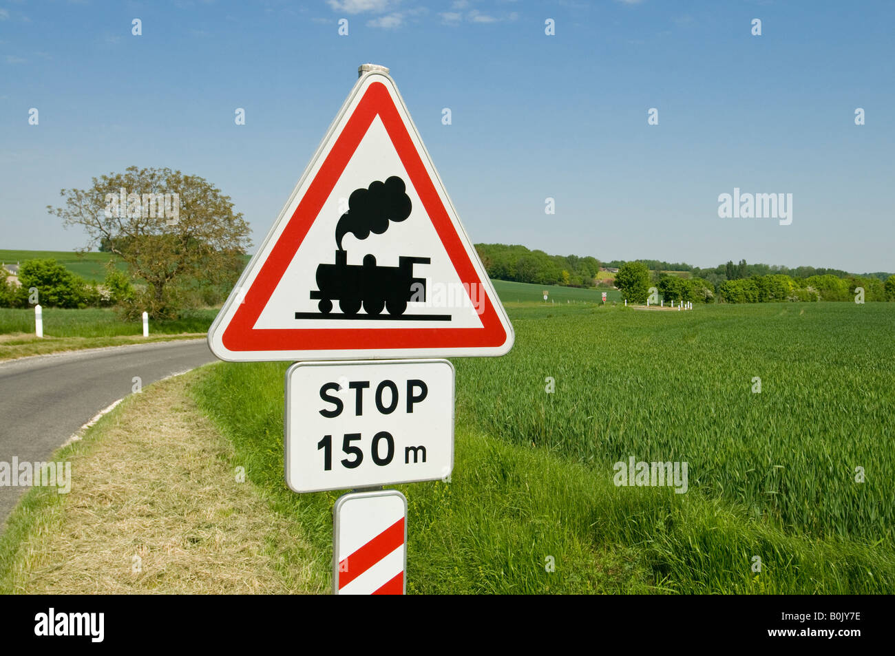 Railway crossing stop sign hi-res stock photography and images - Alamy