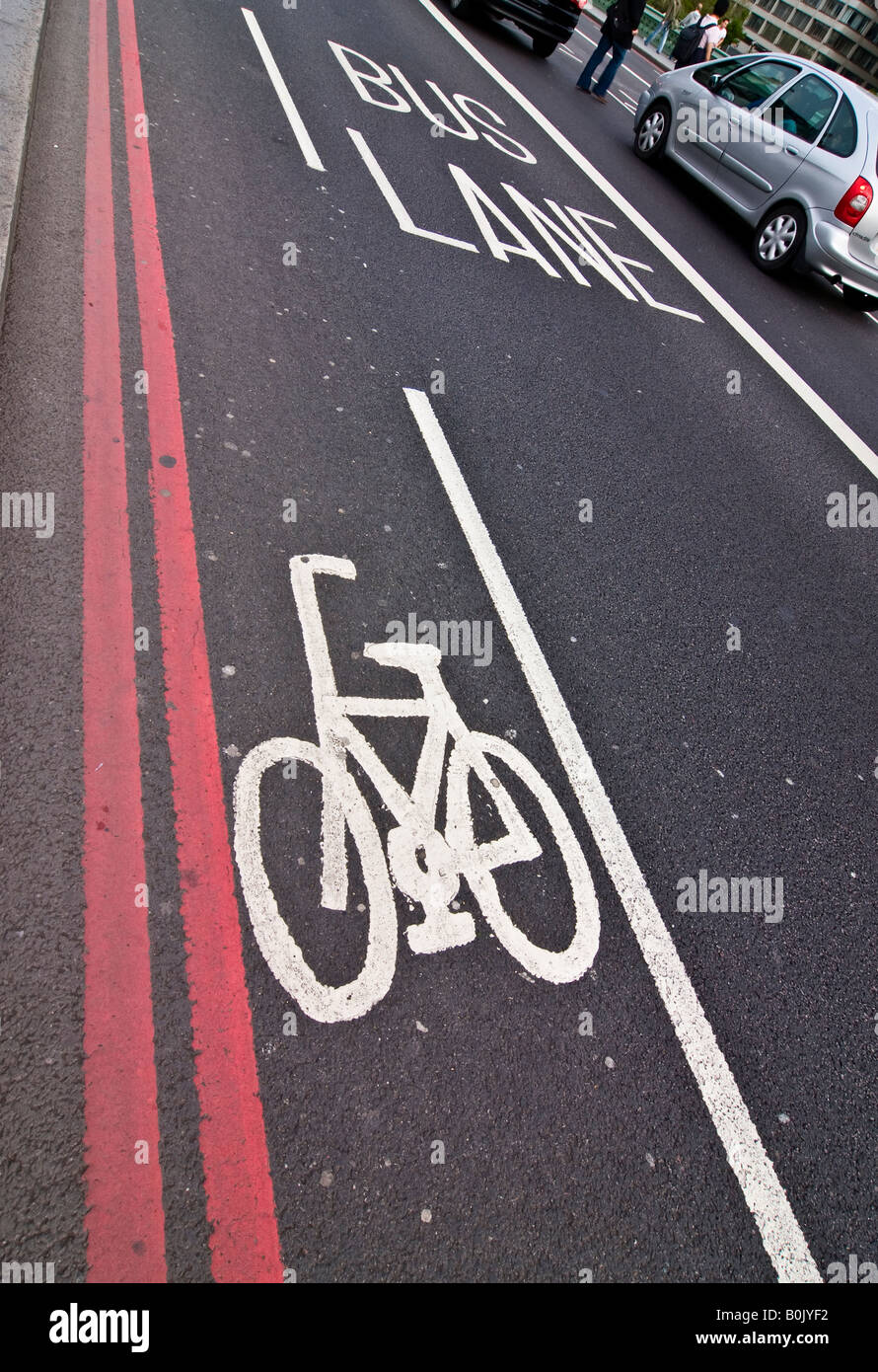 Bus and bike only sign hi-res stock photography and images - Alamy