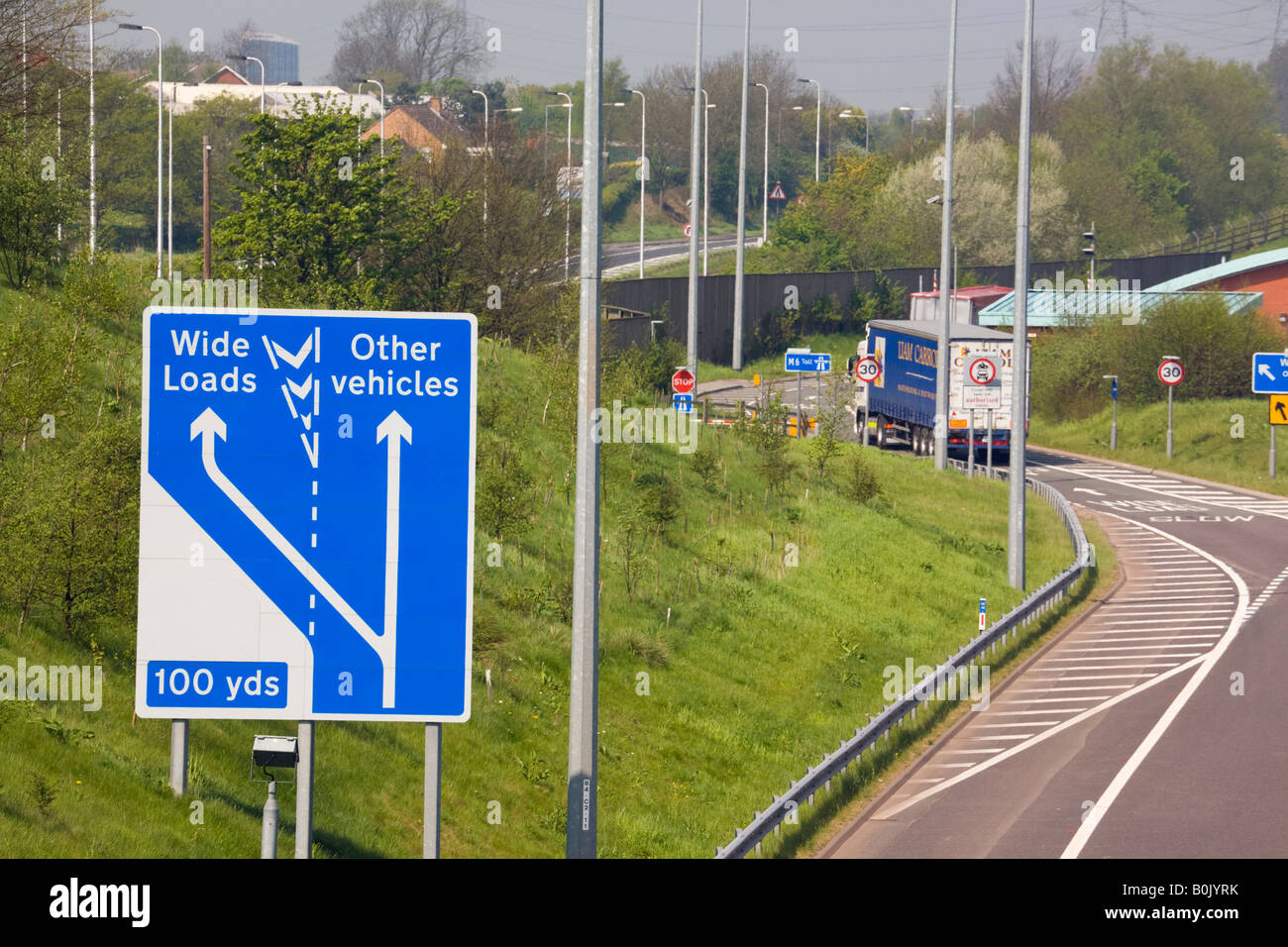M6 motorway sign hi-res stock photography and images - Alamy