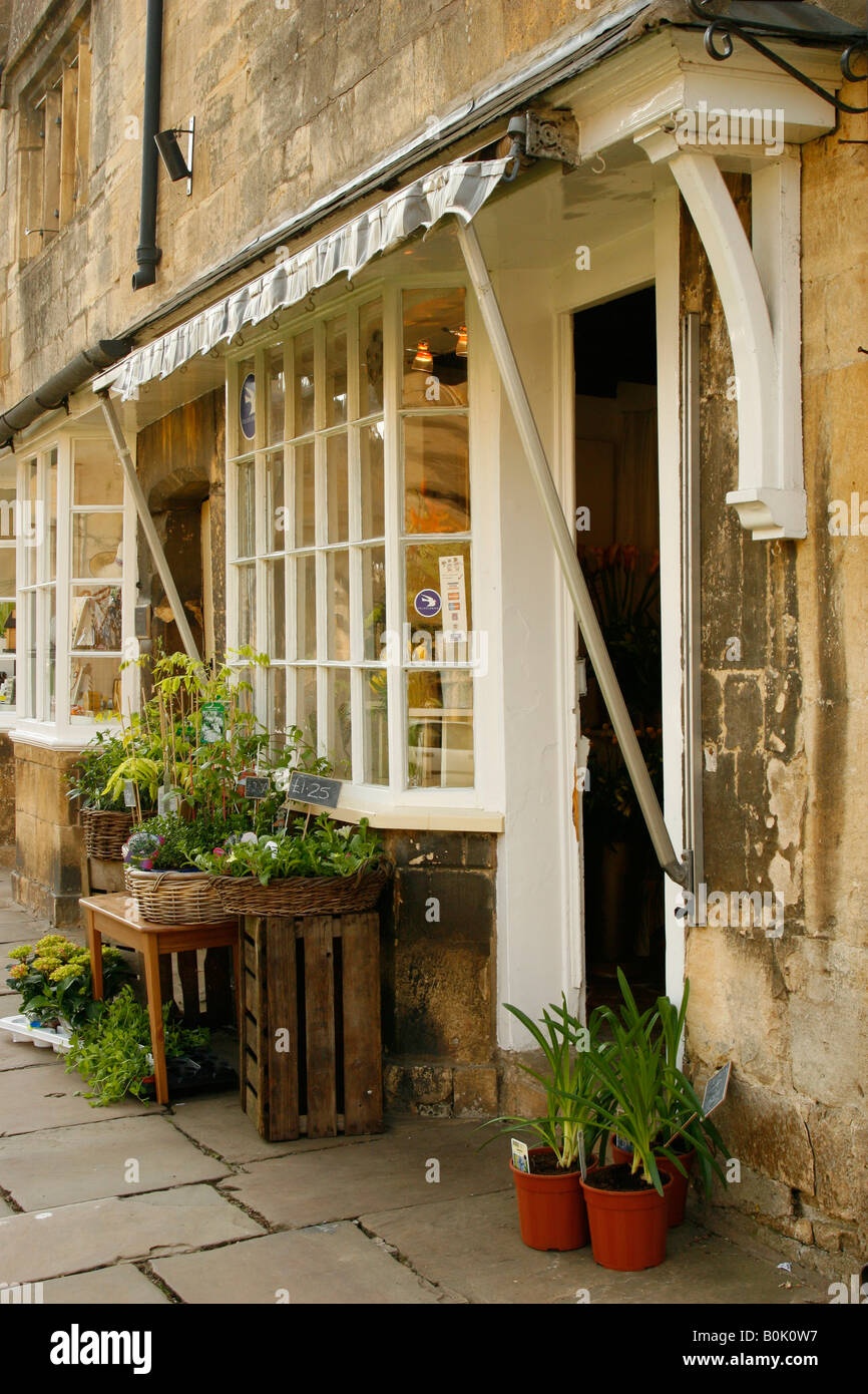 Pretty shop front in the Cotswold village of Chipping Campden, UK Stock ...