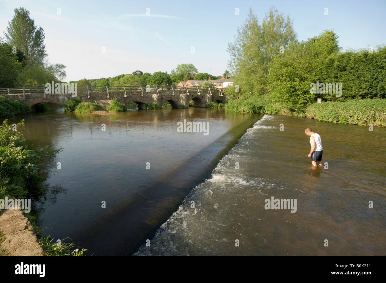 River wey surrey england hi-res stock photography and images - Alamy