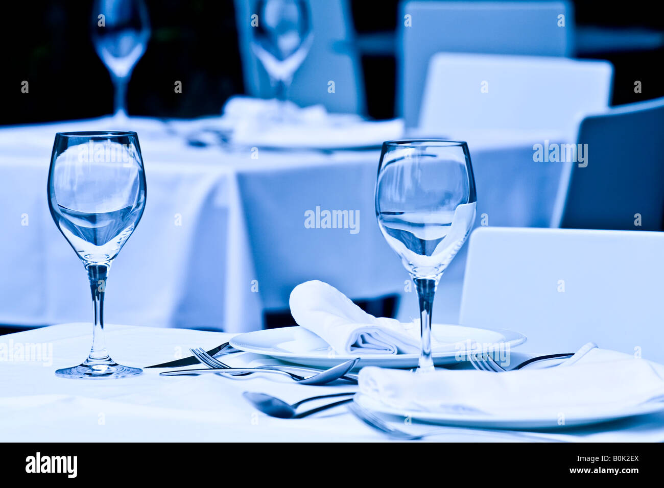 Dining tables ready for customers Stock Photo - Alamy