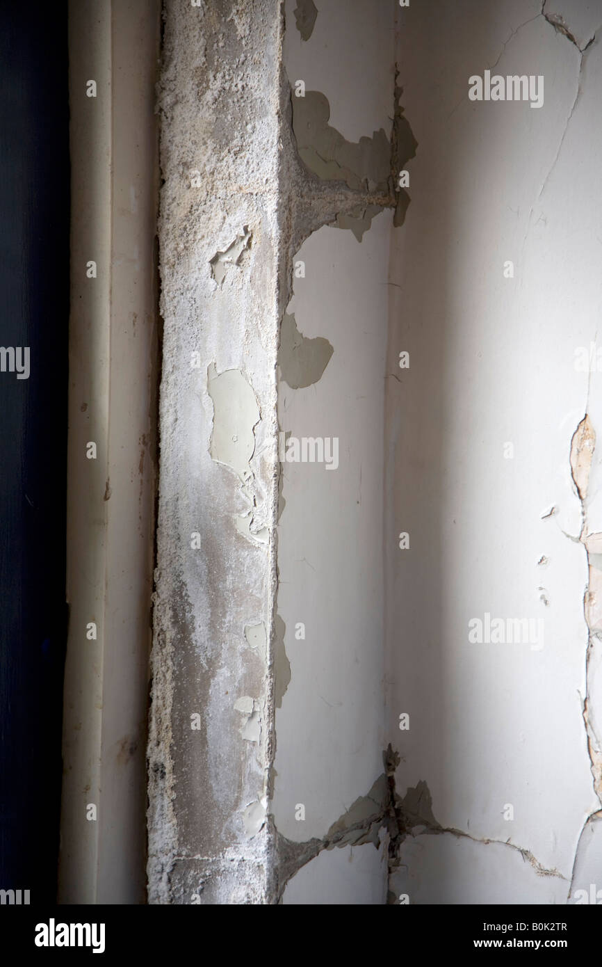 Plaster crumbling hi-res stock photography and images - Alamy