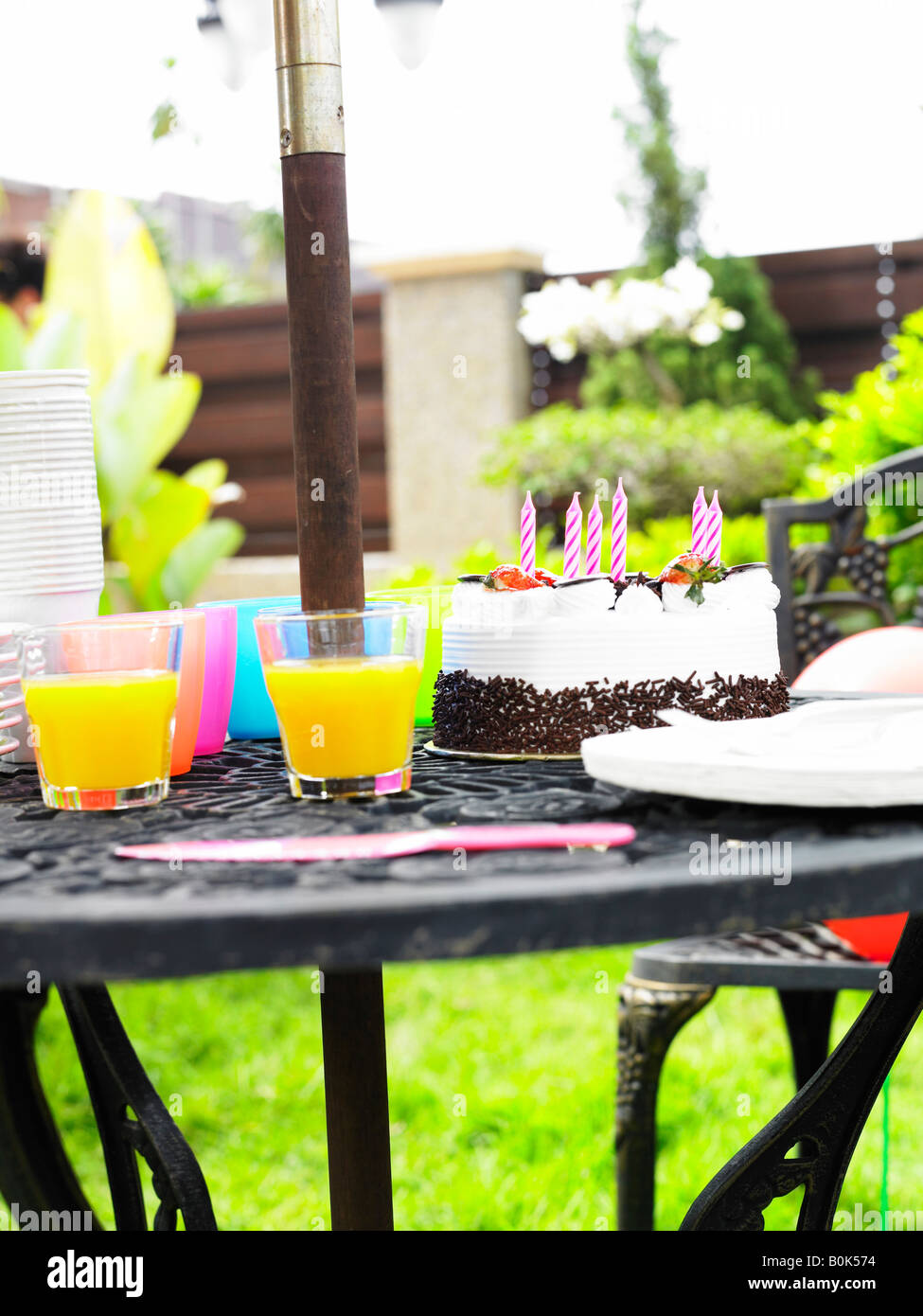 Party table Stock Photo - Alamy