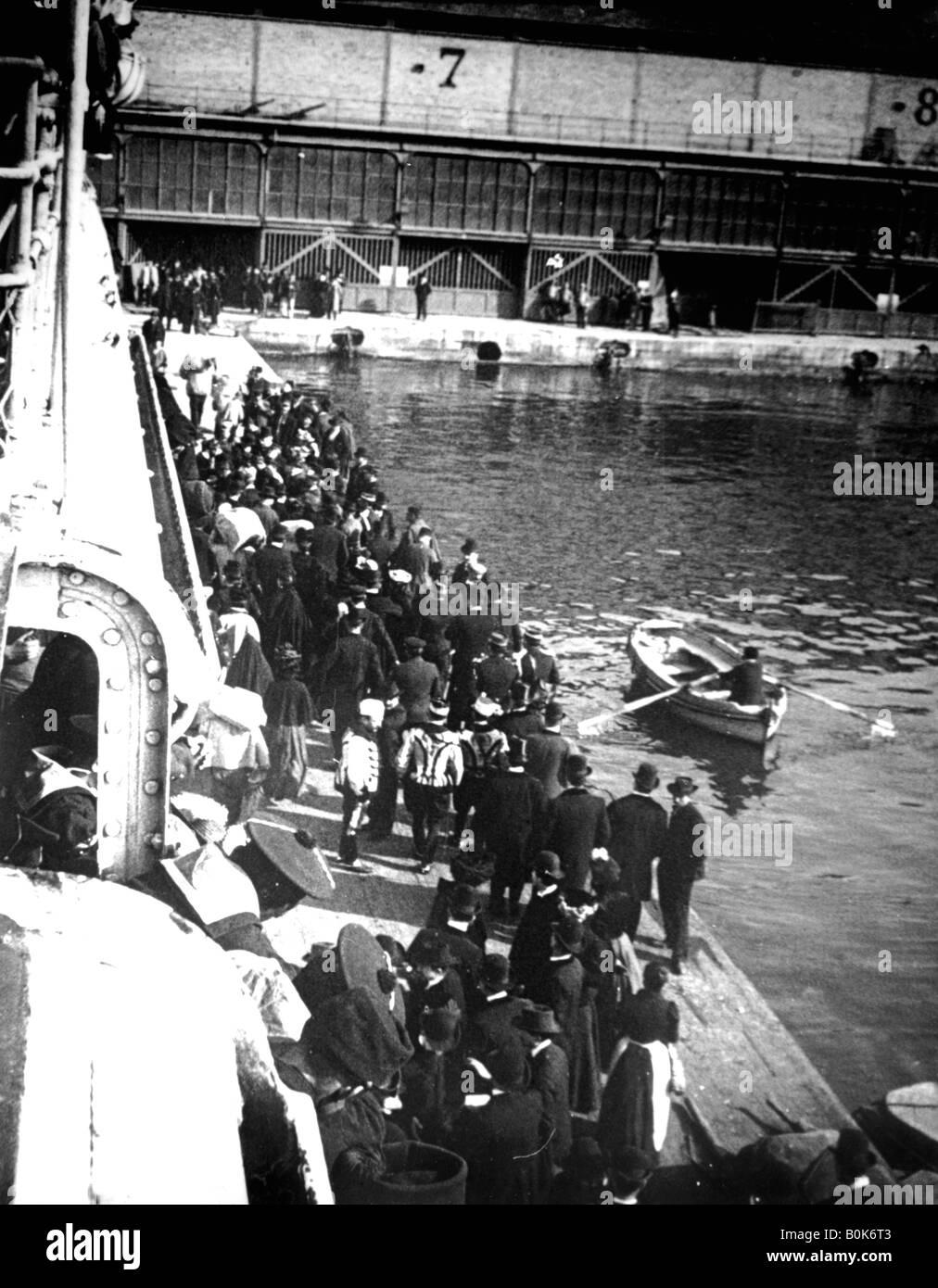Saigon port art hi-res stock photography and images - Alamy