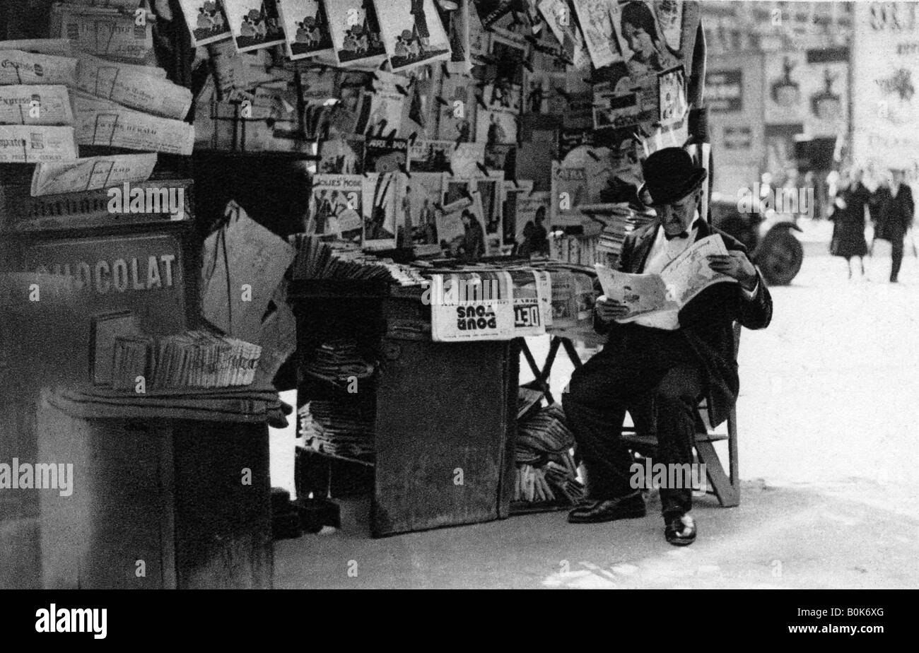 Paris 1930s hi-res stock photography and images - Alamy