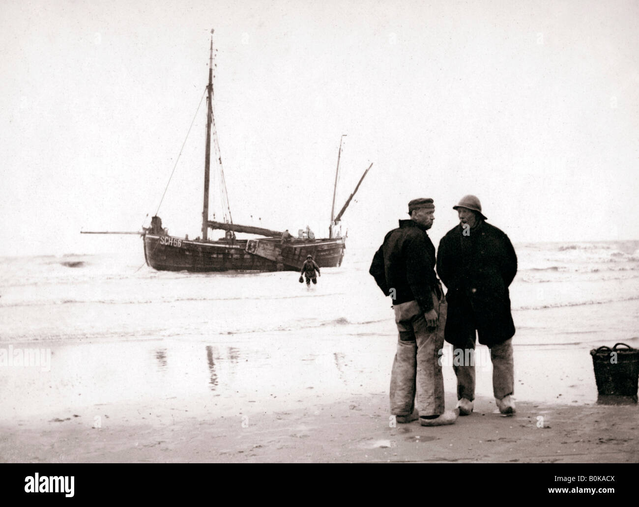 Boats on beach scheveningen hi-res stock photography and images - Alamy