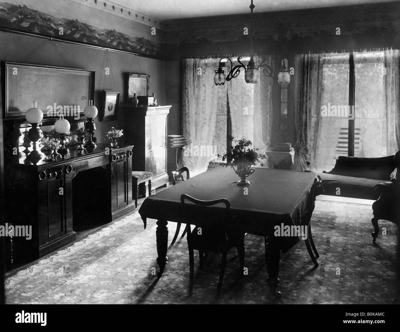Edwardian dining room, 1909. Artist: Unknown Stock Photo - Alamy