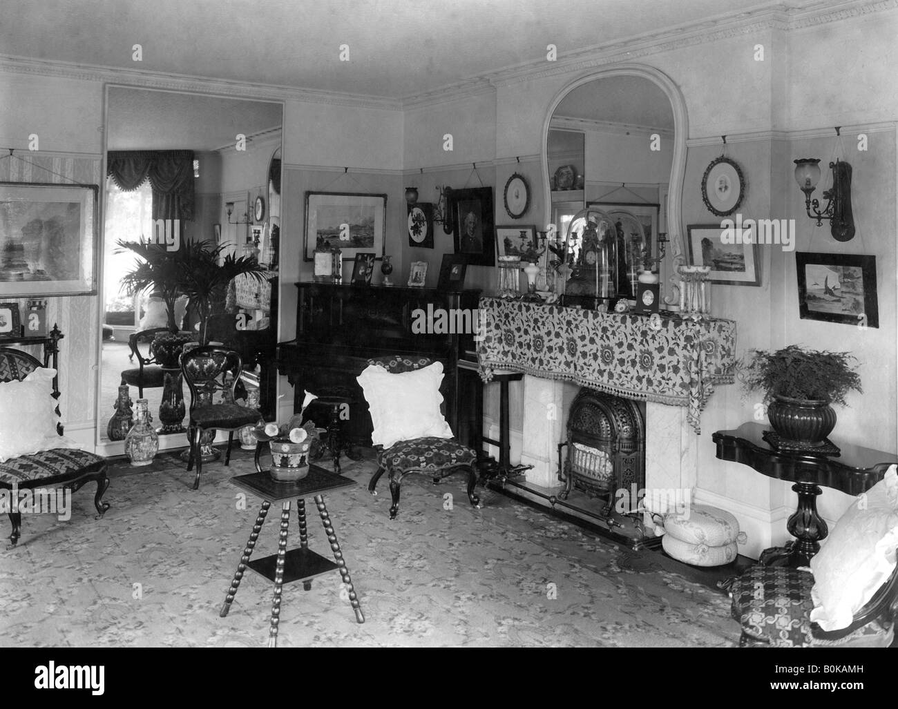 Edwardian living room hi-res stock photography and images - Alamy
