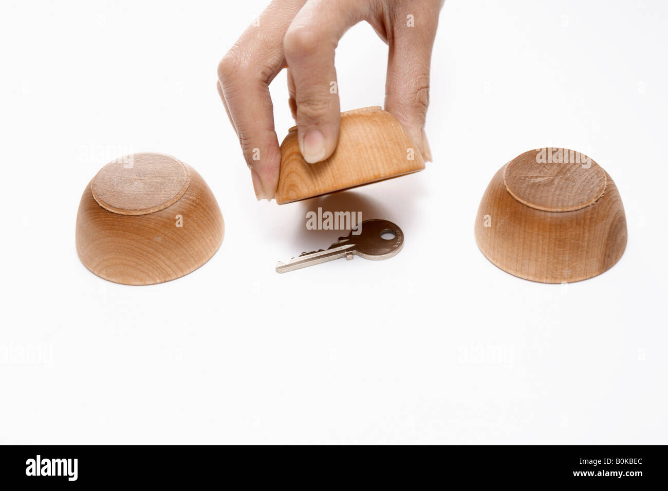 Shell game hi-res stock photography and images - Alamy