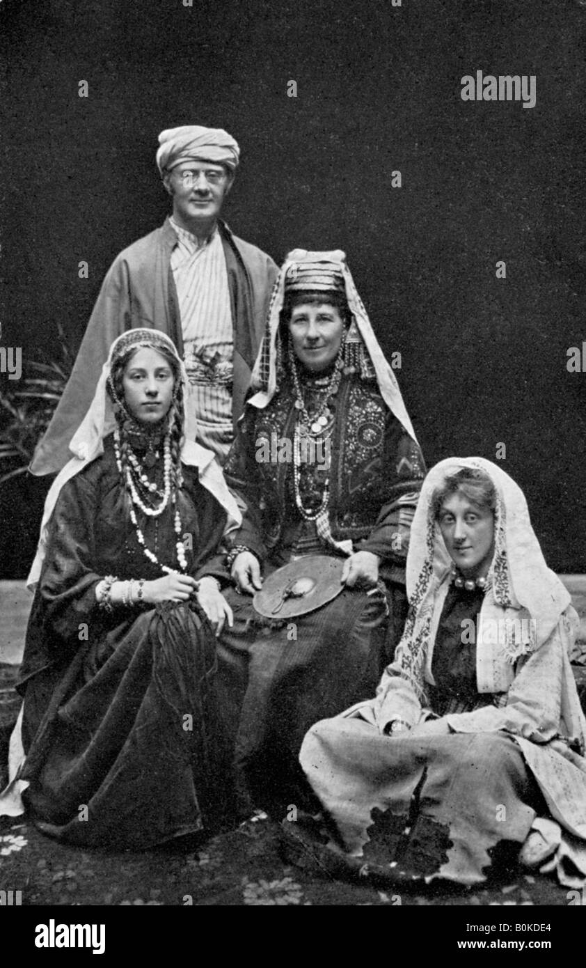 Mother daughter unknown Black and White Stock Photos & Images - Alamy