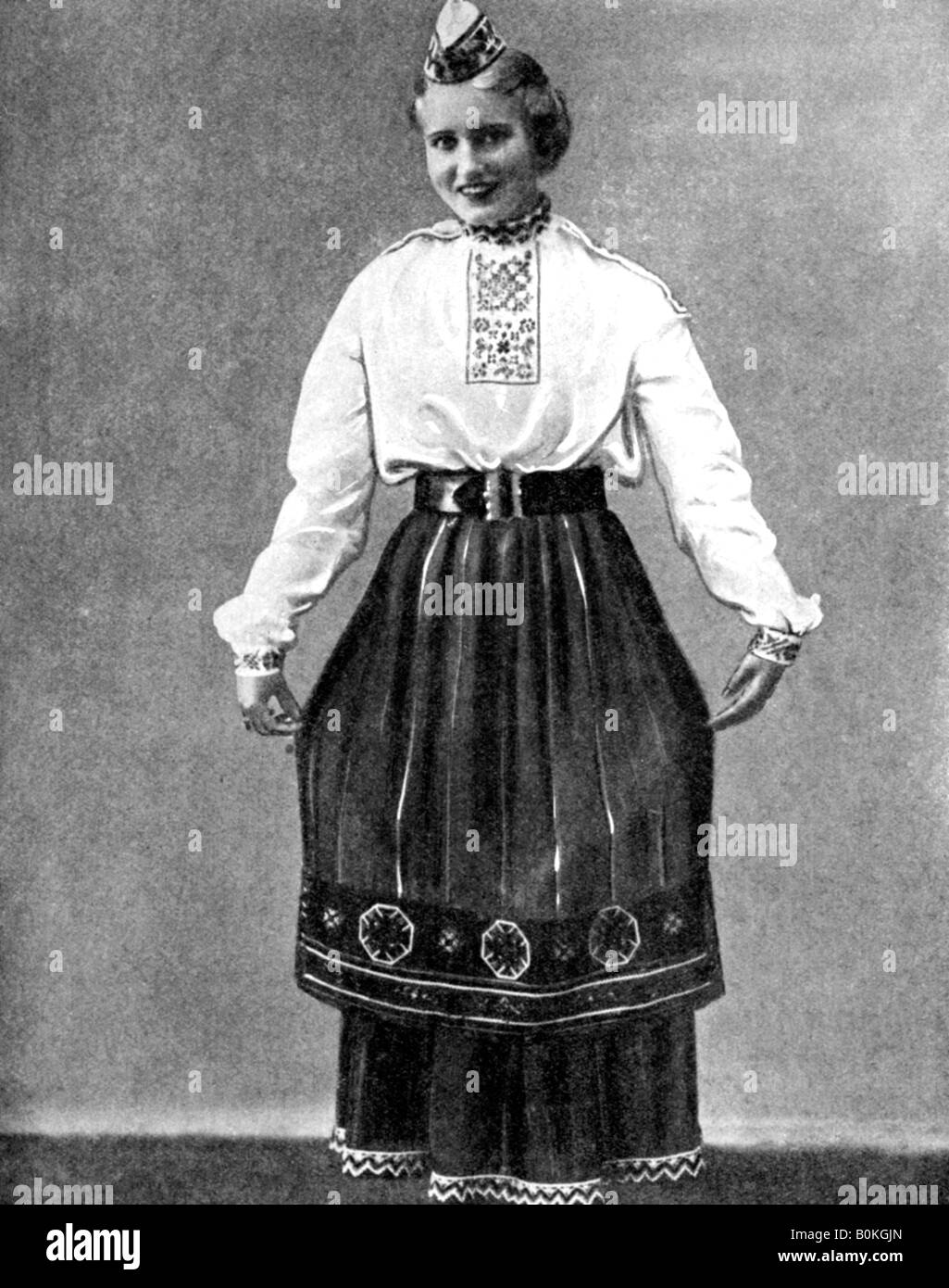 Indigenous people in traditional Black and White Stock Photos & Images ...