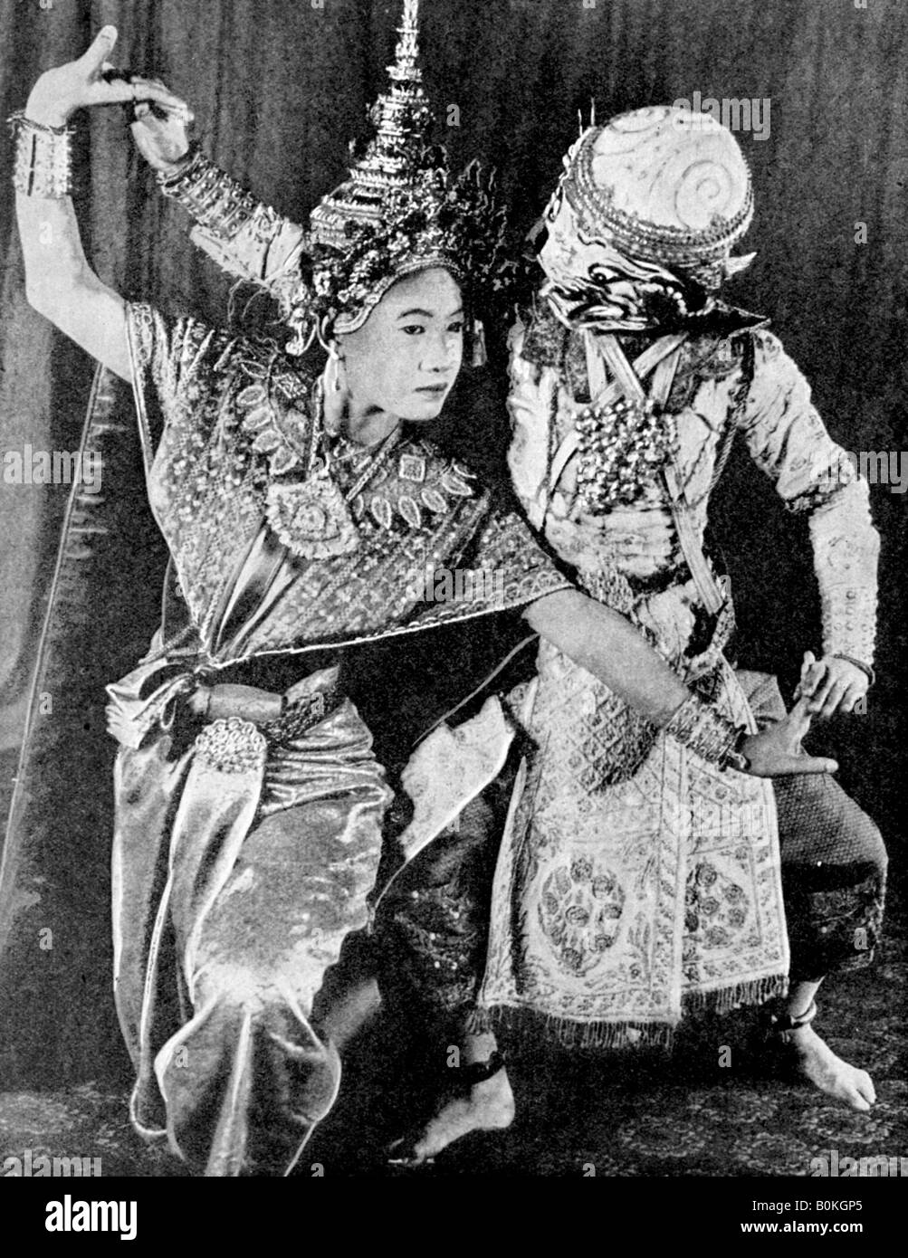 Male dancer in traditional Black and White Stock Photos & Images - Alamy