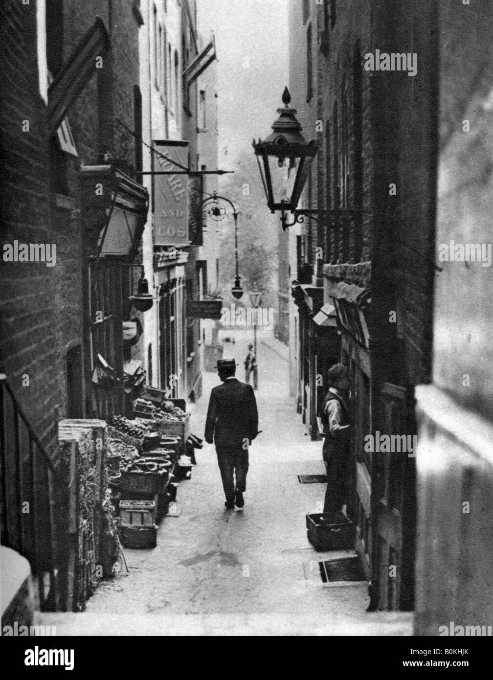 1920s alleyway hi-res stock photography and images - Alamy