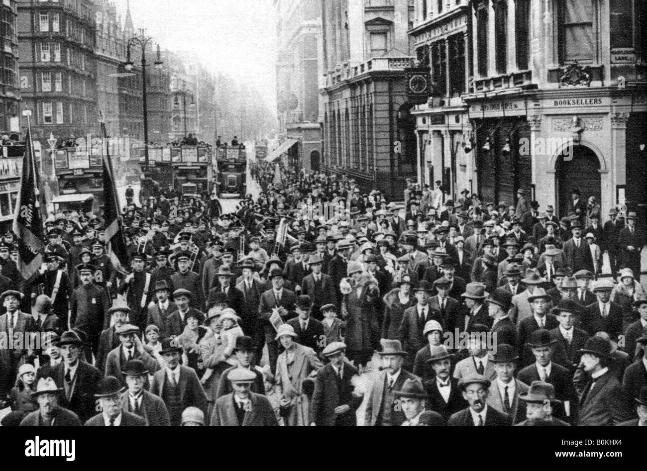 1920s London Street Stock Photos & 1920s London Street Stock Images - Alamy