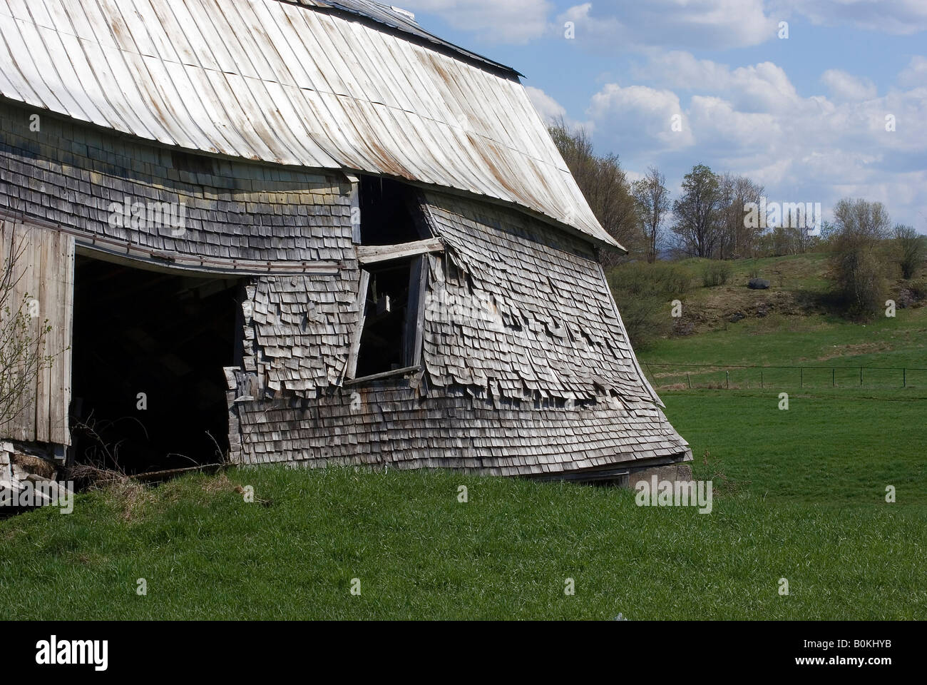 Barn with shingled roof hi-res stock photography and images - Alamy