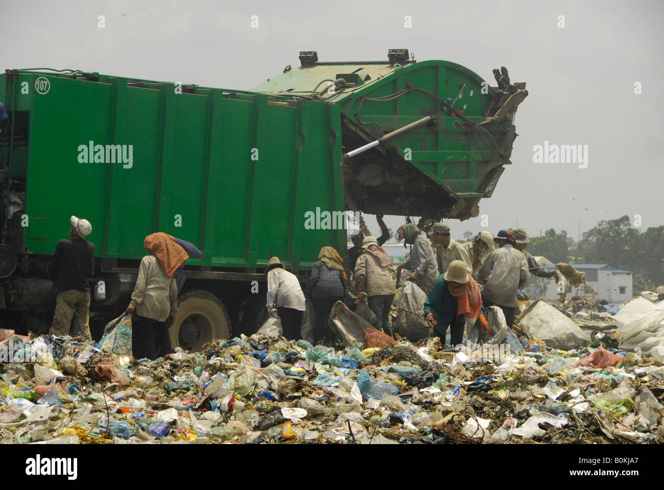 khmer garbage pickers is scavenging through rubbish, dumpsite, phnom ...
