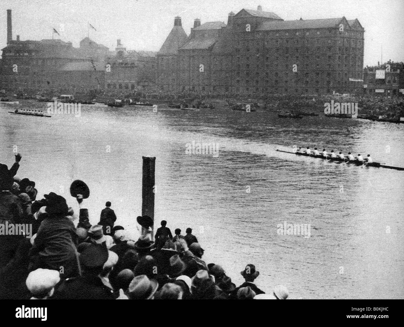 Oxford cambridge boat race finish line hi-res stock photography and ...