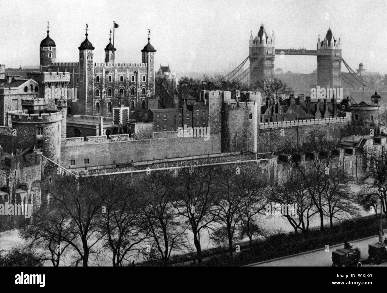 1920s london tower bridge hi-res stock photography and images - Alamy