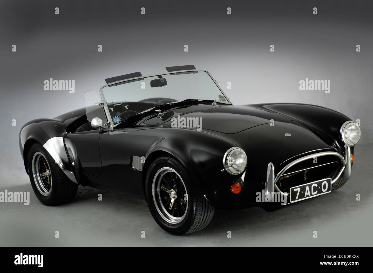 Cobra sports car hi-res stock photography and images - Alamy