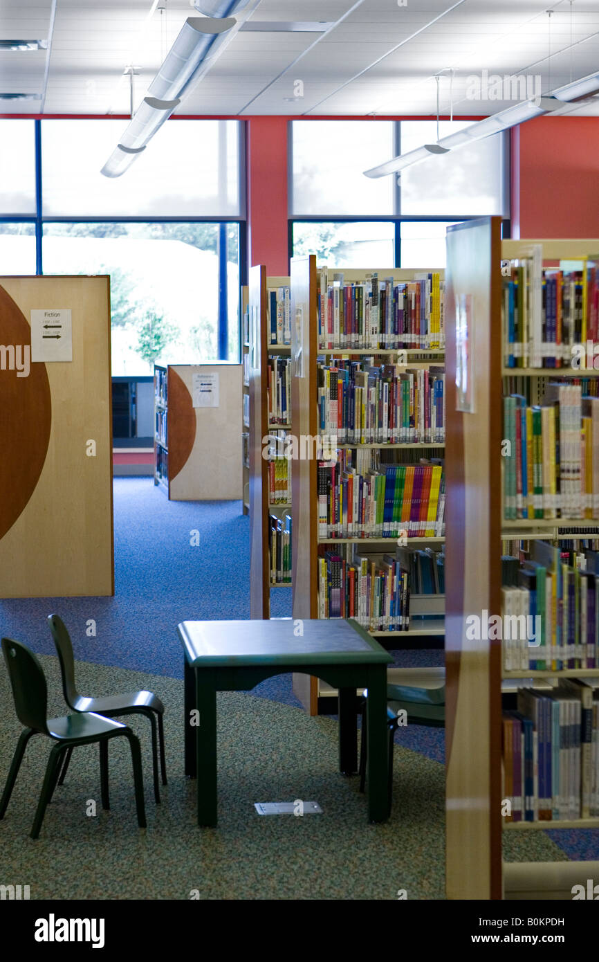 Library read hi-res stock photography and images - Alamy